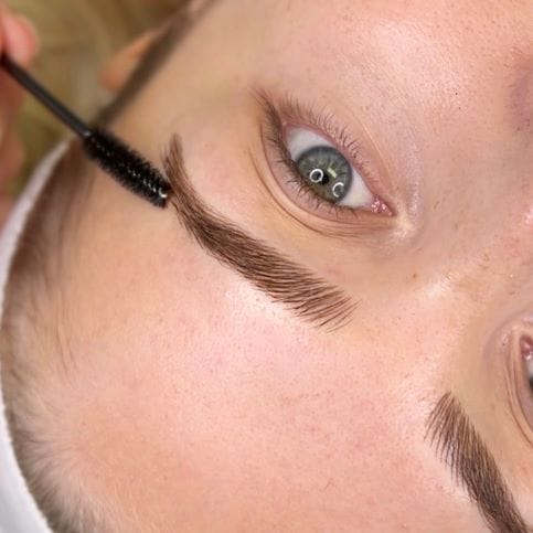 Thinning Eyebrows: What Causes It & How You Can Fix It. | DAELA