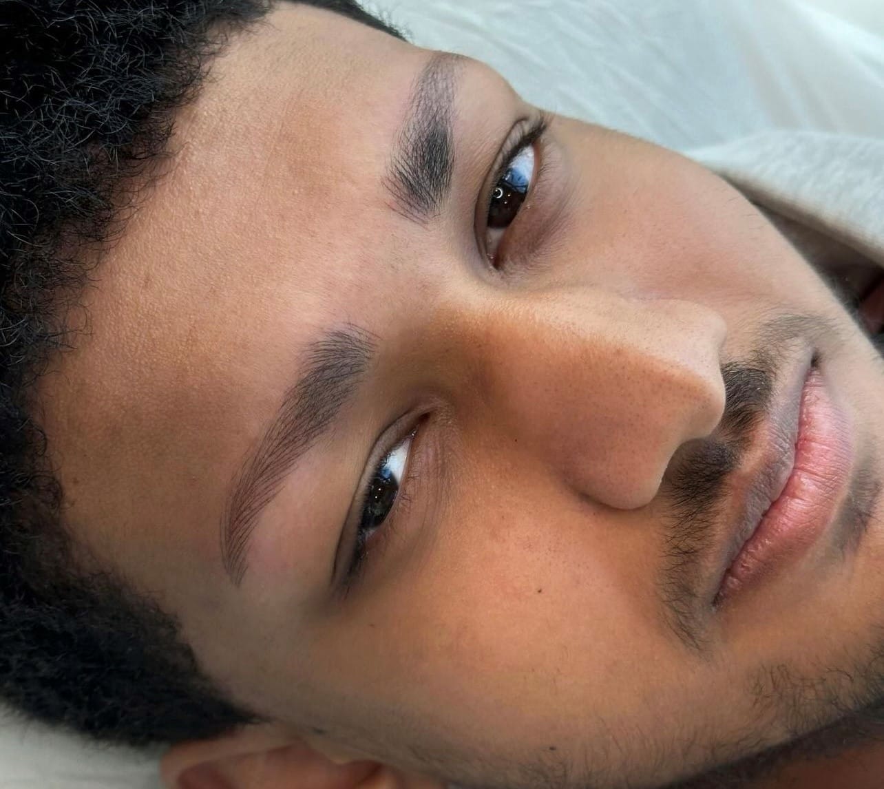 Guide To Man Brows: Masculine Tattooed Hairstrokes | DAELA